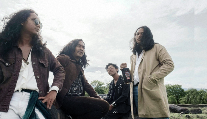 “Through The Wind”, Perjalanan White Swan Menerpa Badai - Musik Bali